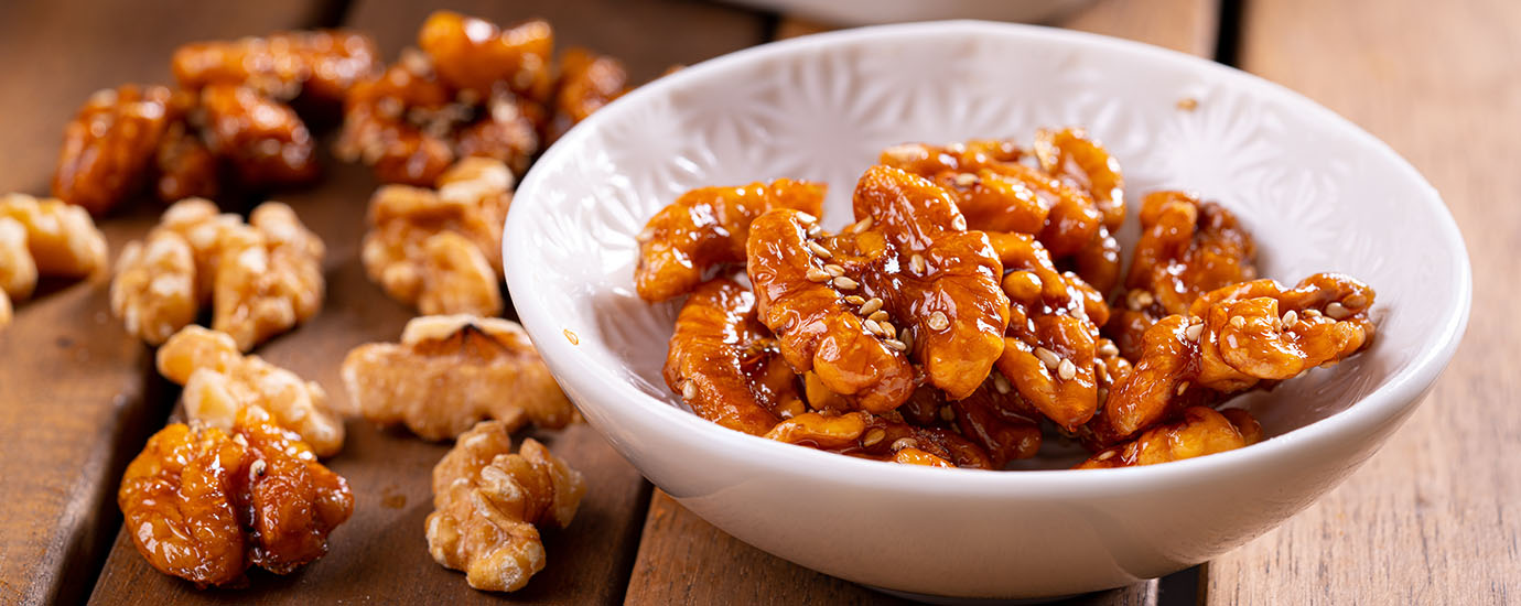 Gesuikerde walnoten met sesamzaadjes - Amazing Oriental